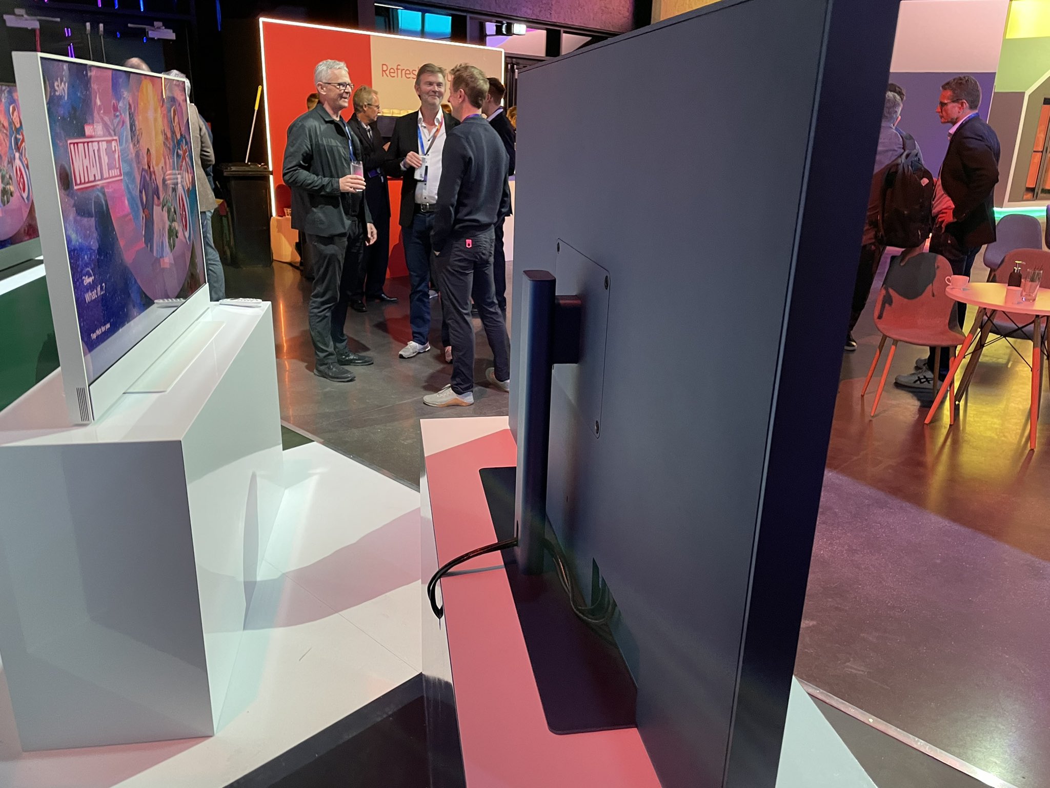 Sky Glass Wall mounting | Sky Community